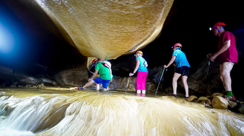 Trek & Spéléologie à Ba Be